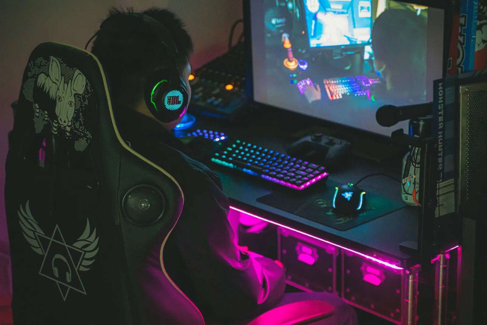 クリエイター、ゲーマー向け防音室【Proof Qube】 – 新潟eスポーツバープロジェクト e-spopia